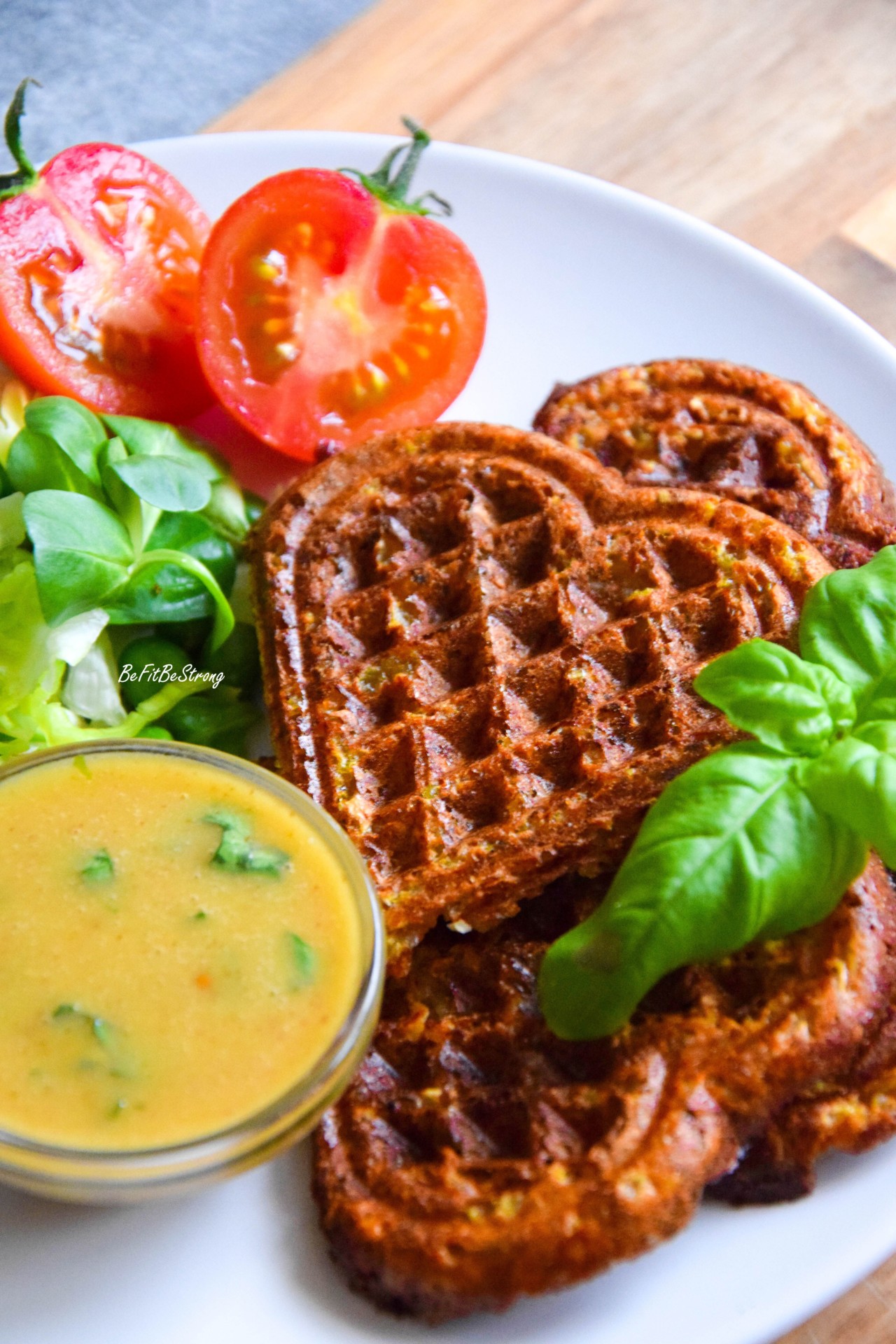 Gofry warzywne z dipem pietruszkowym - Be Fit Be Strong